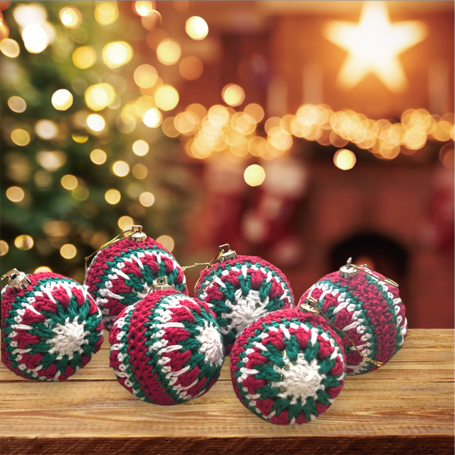 Crochet Christmas Bauble + Video Tutorial - Free Pattern - Peanut and plum